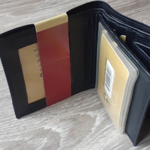 river ridge | Bags | Nwt Genuine Leather Wallet | Poshmark
